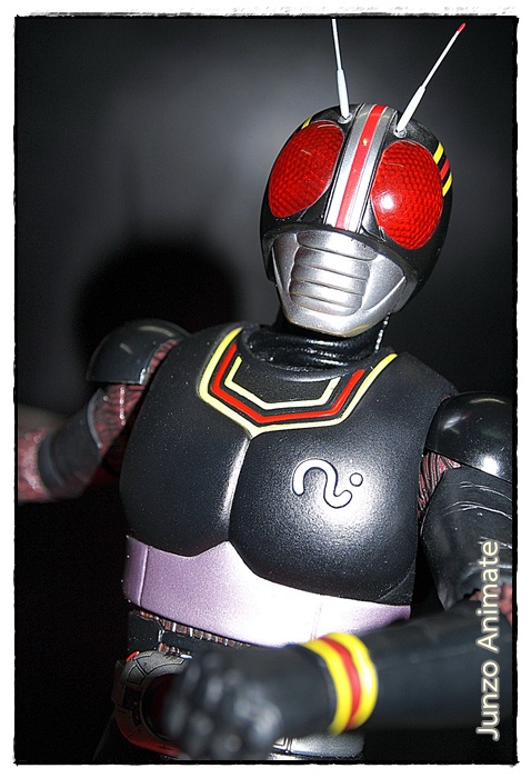 Junzo Animate: Review: ชุดผ้า Medicom - RAH - Masked Rider Black