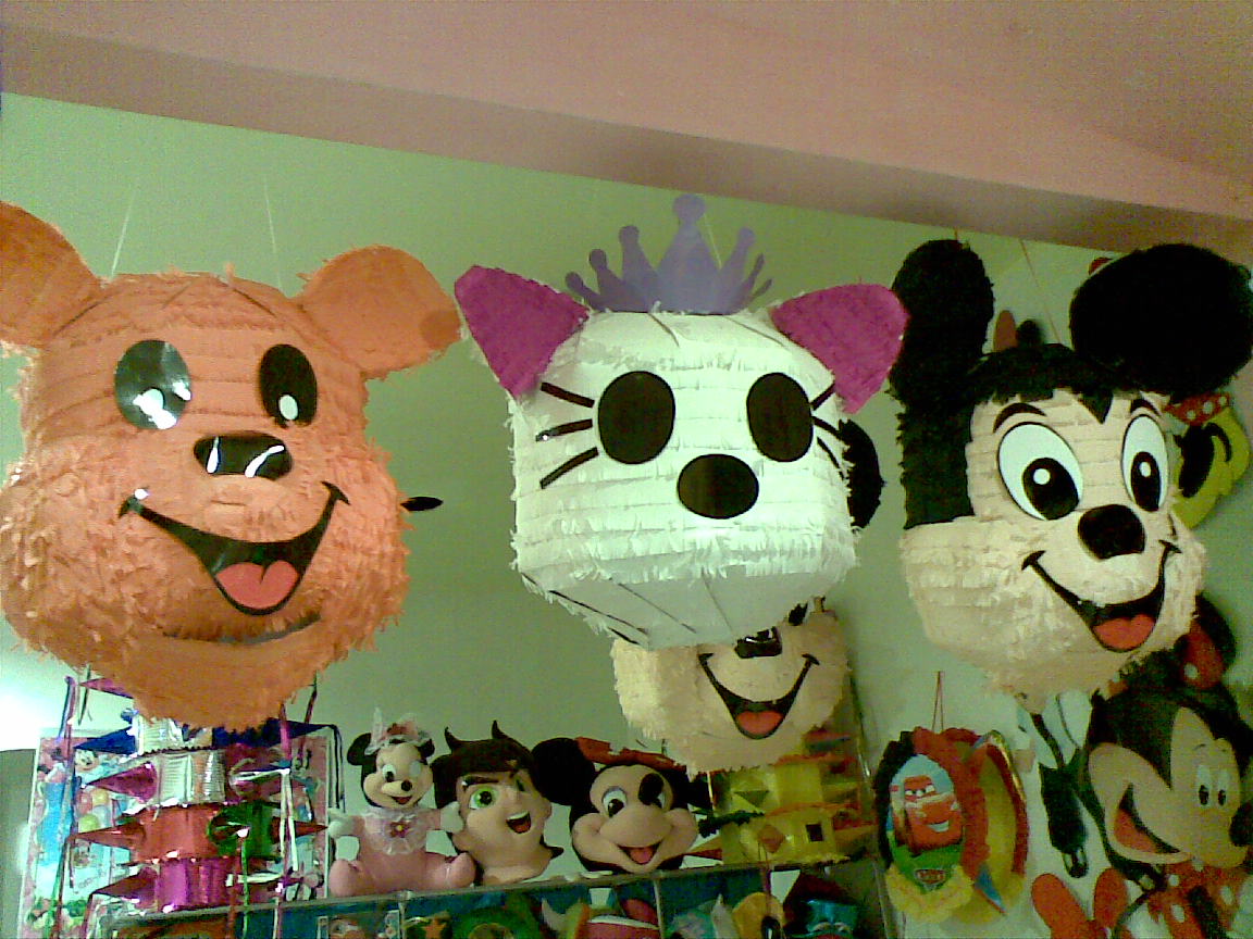 Vanessa Party: PIÑATAS