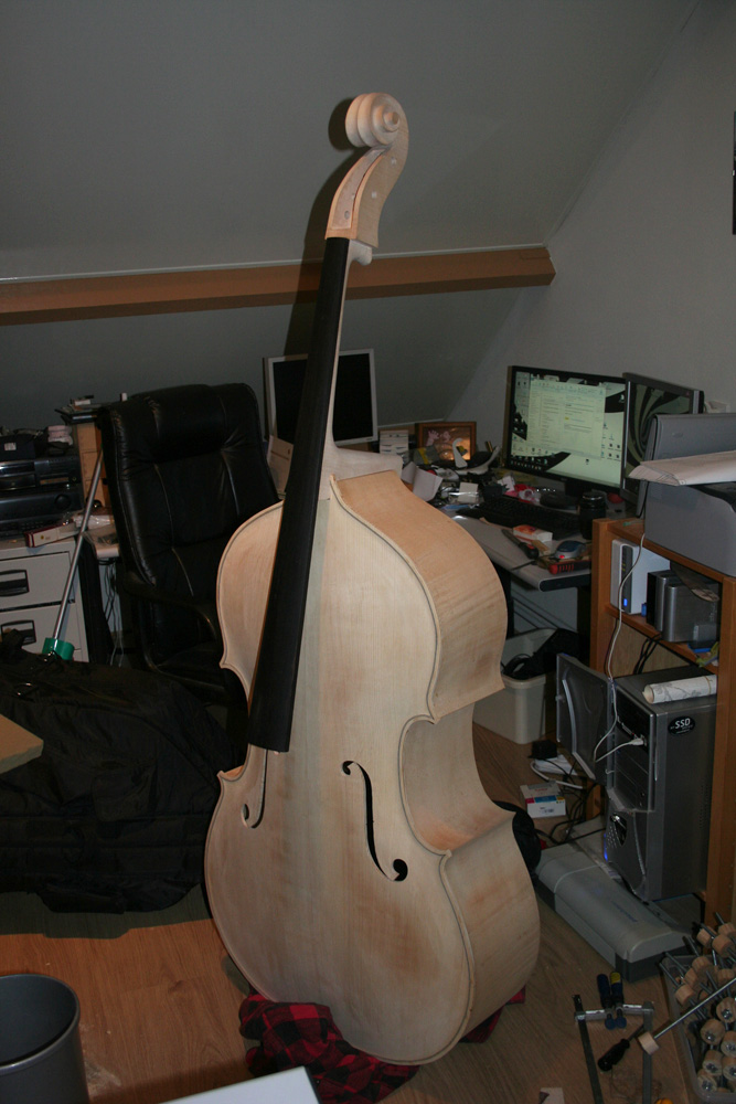 MIJN CONTRABAS: Tijd om de hals passend te maken