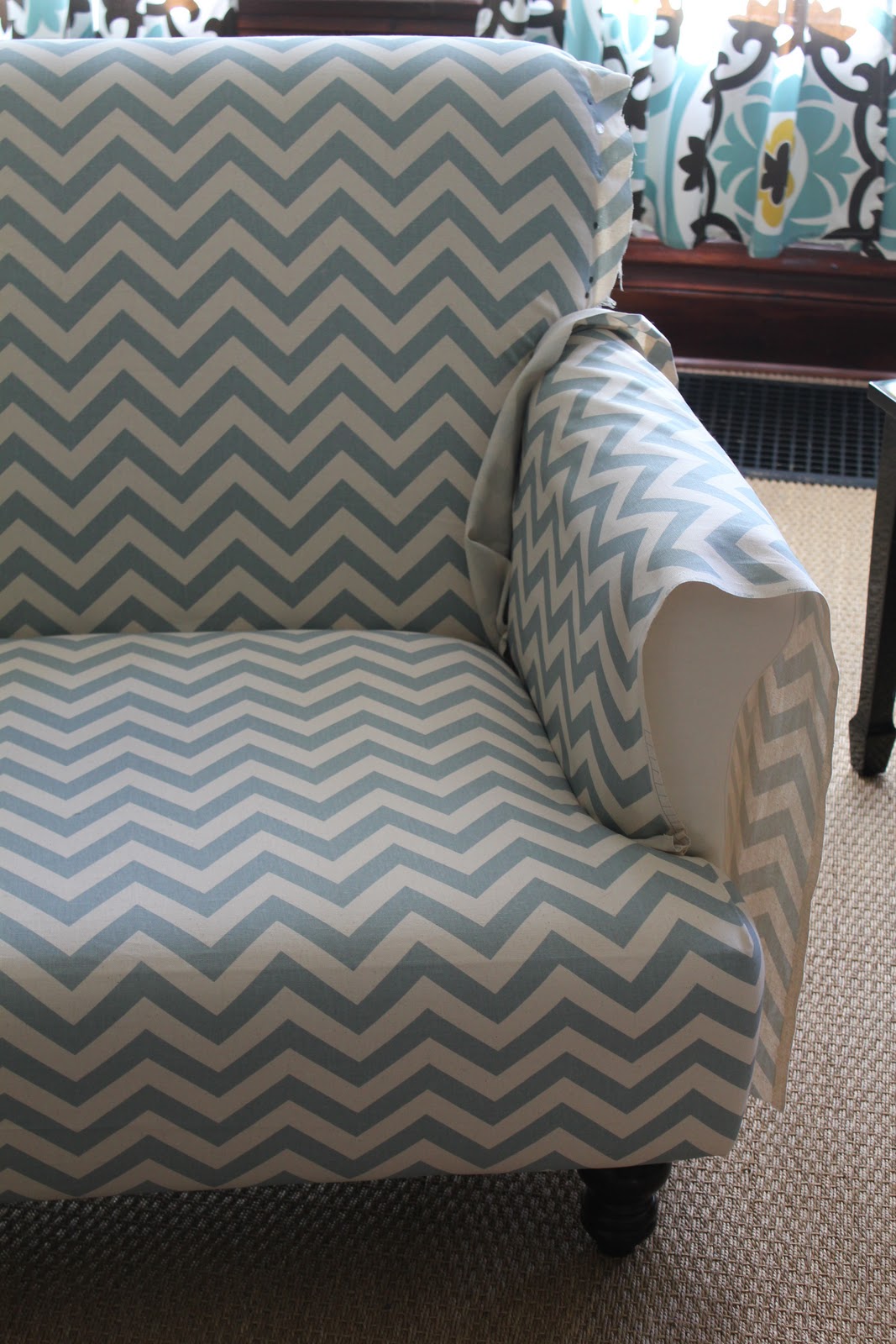 Back on Festive Road: Sofa makeover: From Shabby to Chic............