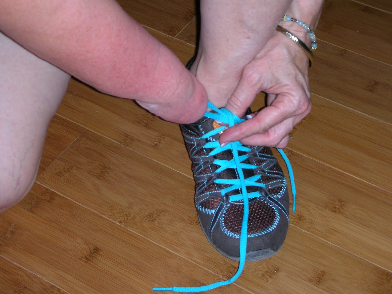 Single-Handed Solutions: How Do You Do... Shoe-tying?