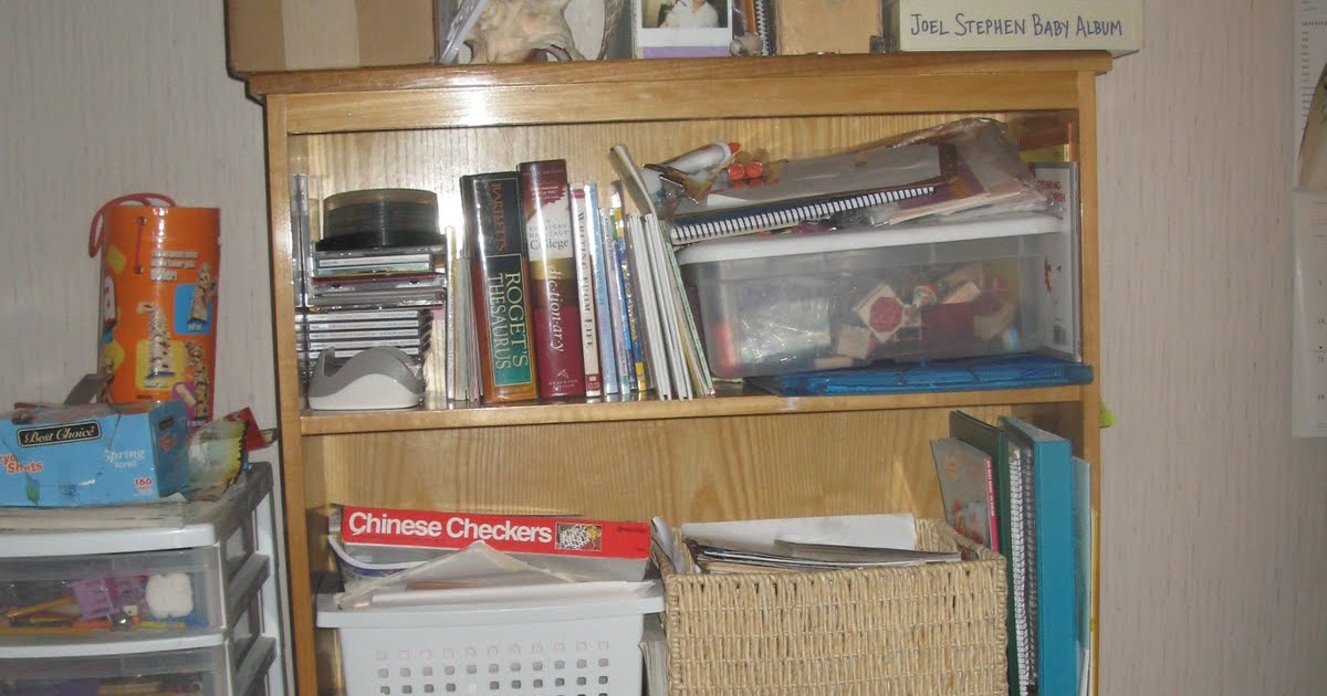 The Kerrie Show: Messy Homeschool Bookshelves