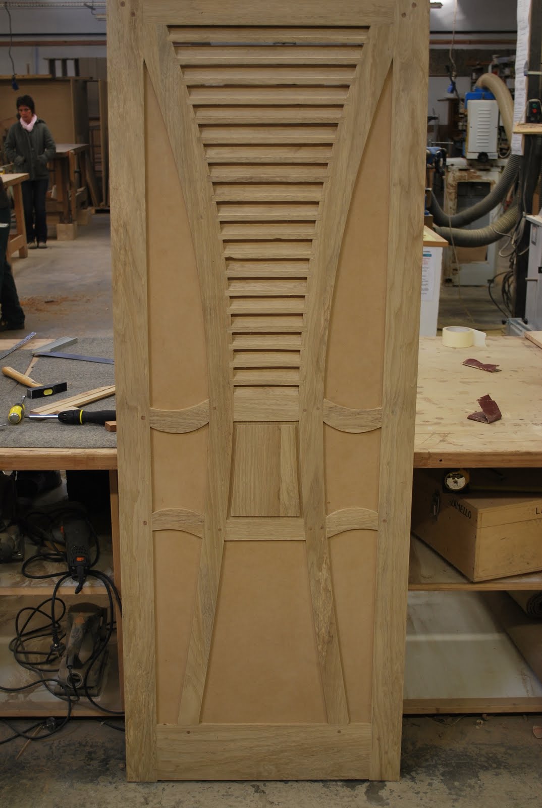 menuisier createur: Porte avec persienne cintrée - Blinds'door