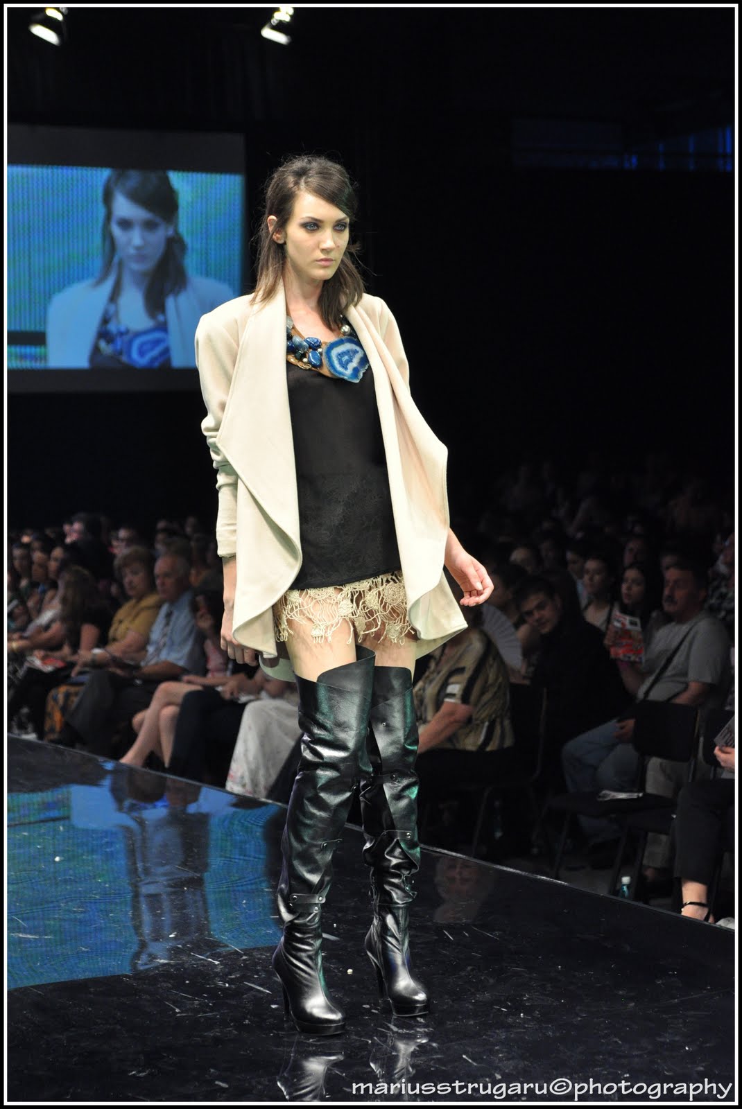 Waves & lightnings ..: Romanian Fashion Week - hills on scene