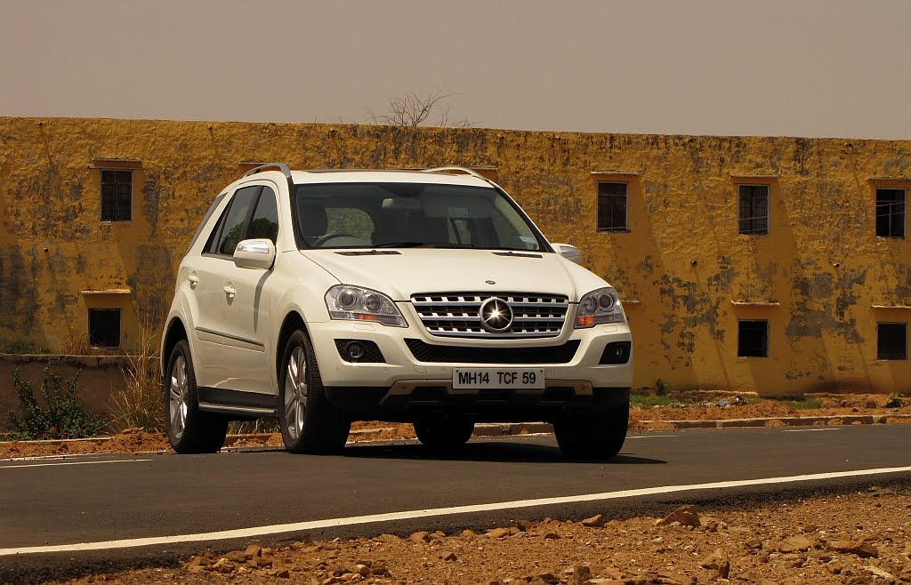 Motoring & Beyond: Review - Mercedes Benz M-Class (ML 320 CDI)