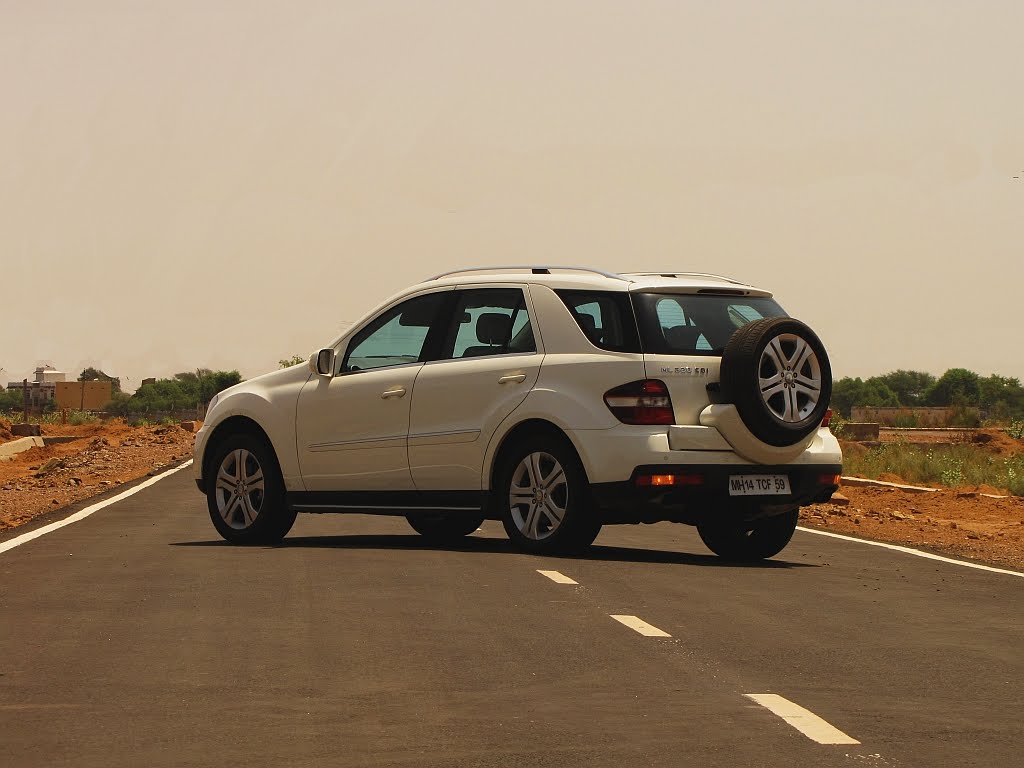 Motoring & Beyond: Review - Mercedes Benz M-Class (ML 320 CDI)