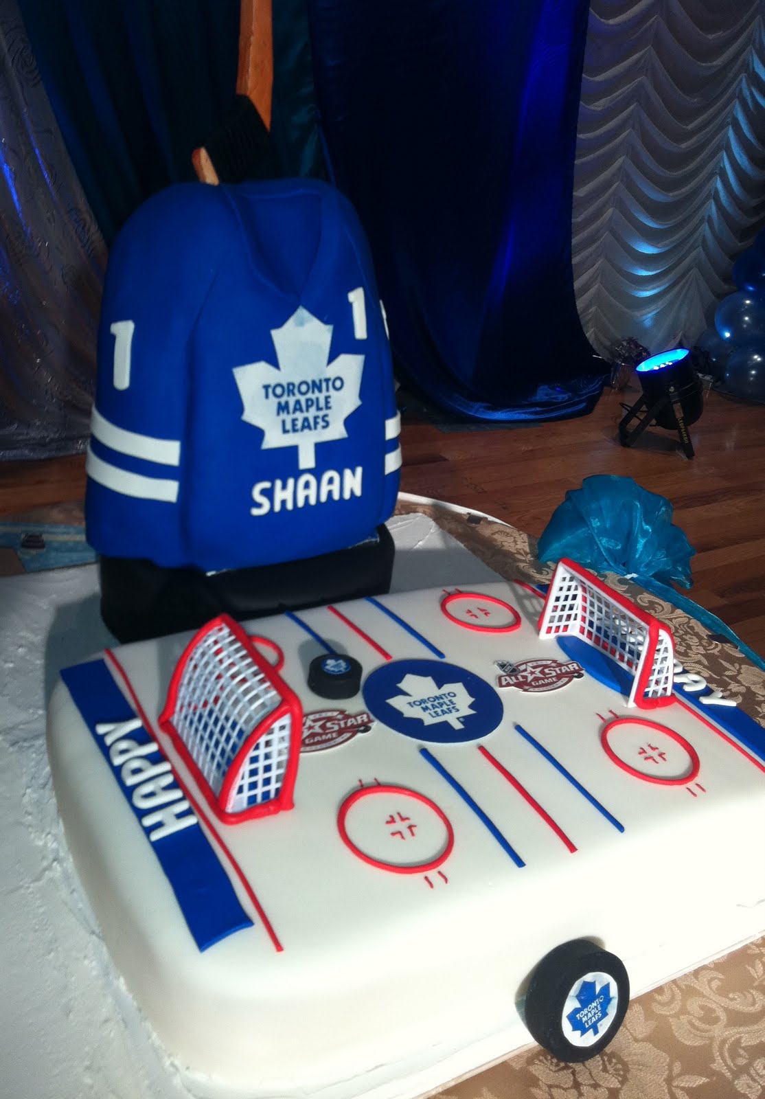 Jocelyn's Wedding Cakes and More....: Maple Leafs Jersey Cake/Hockey ...