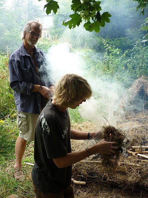 Jon Mac.Spoon Carving First Steps: Friction Firelighting...
