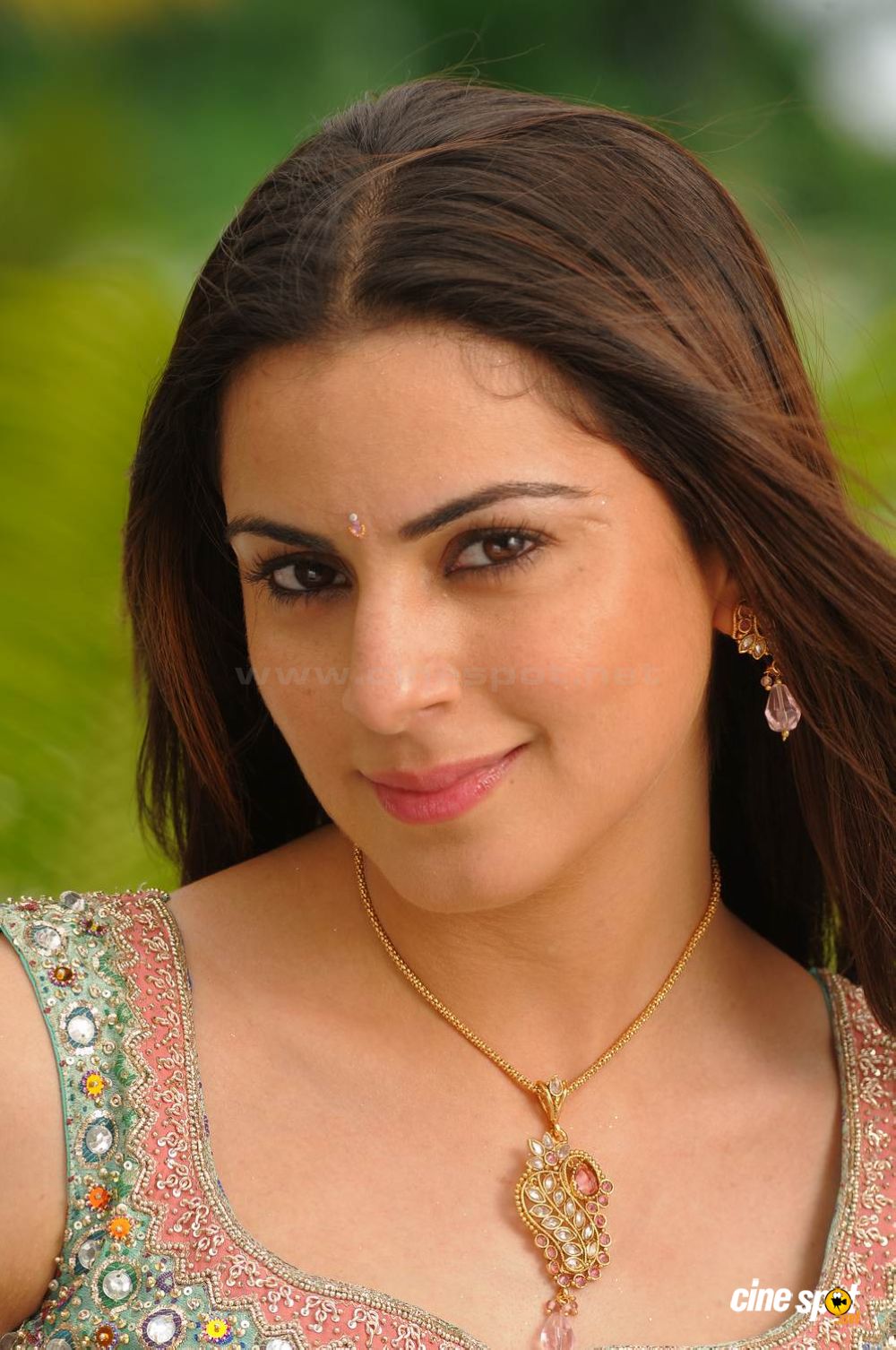 Shraddha Arya Actress Shraddha Arya Telugu Hot Spicy Actress Sexy Photos | Bollymira