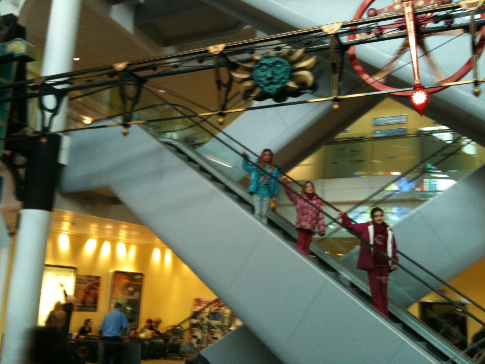 Milton Keynes Sculptures: Frog clock Christopher Kit Williams, Shopping ...