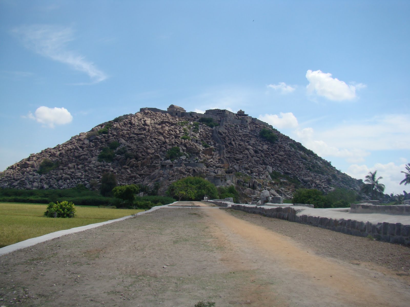 Pondicherry , Gingee Fort, Tiruvannamalai. ~ 69kph