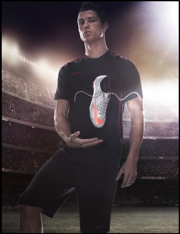Road to Success: Nike Safari Sepatu Bola Terbaru Cristiano Ronaldo "CR ...
