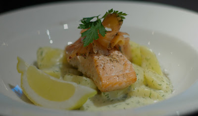 Manfreds Mattorg: Ugnsbakad och gravad lax med vittvinsstuvad dillpotatis