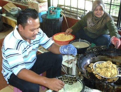 azman&ziela: Lawatan ke Kilang Che Yah Rempeyek, Pokok Sena, Kedah..