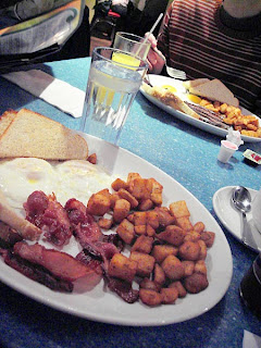 The Breakfast Tour: Fran's Diner, College & Yonge, Toronto
