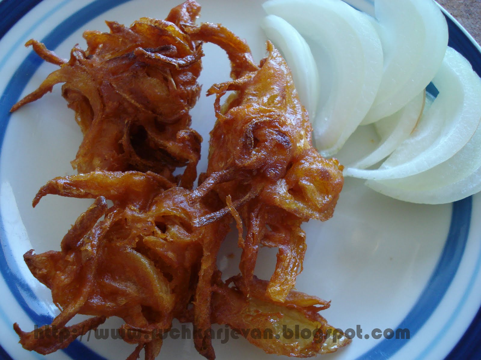 रुचकर जेवण: Kanda Bhaji (Onion Pakode)