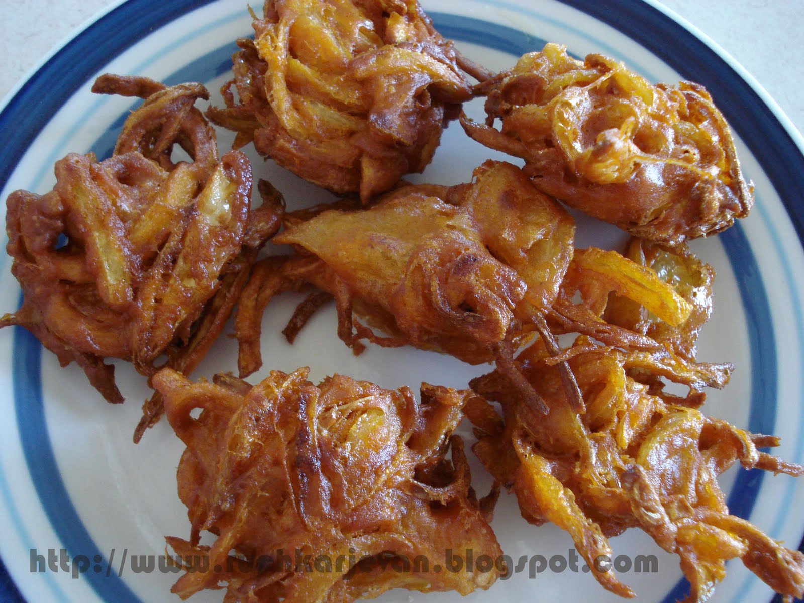 रुचकर जेवण: Kanda Bhaji (Onion Pakode)