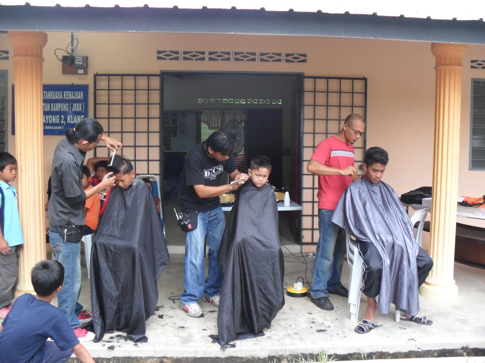 KHIDMAT MERU: PROGRAM GUNTING RAMBUT RM1 KG BKT KERAYONG 2