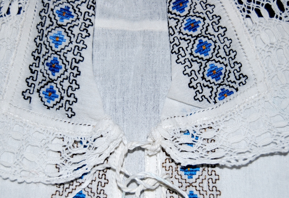 Adina Style: Costum popular romanesc traditional (de peste 100 ani)