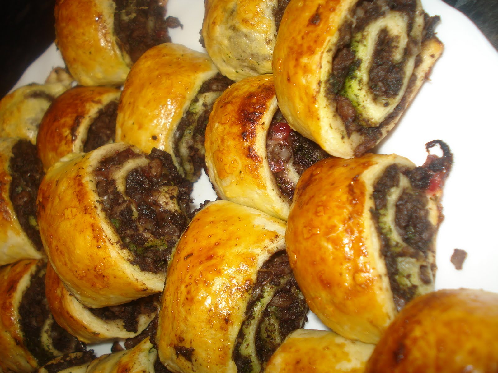 Krisly köögis-Soolased toidud: Lehttaignarullid verivorsti ja pohlamoosiga