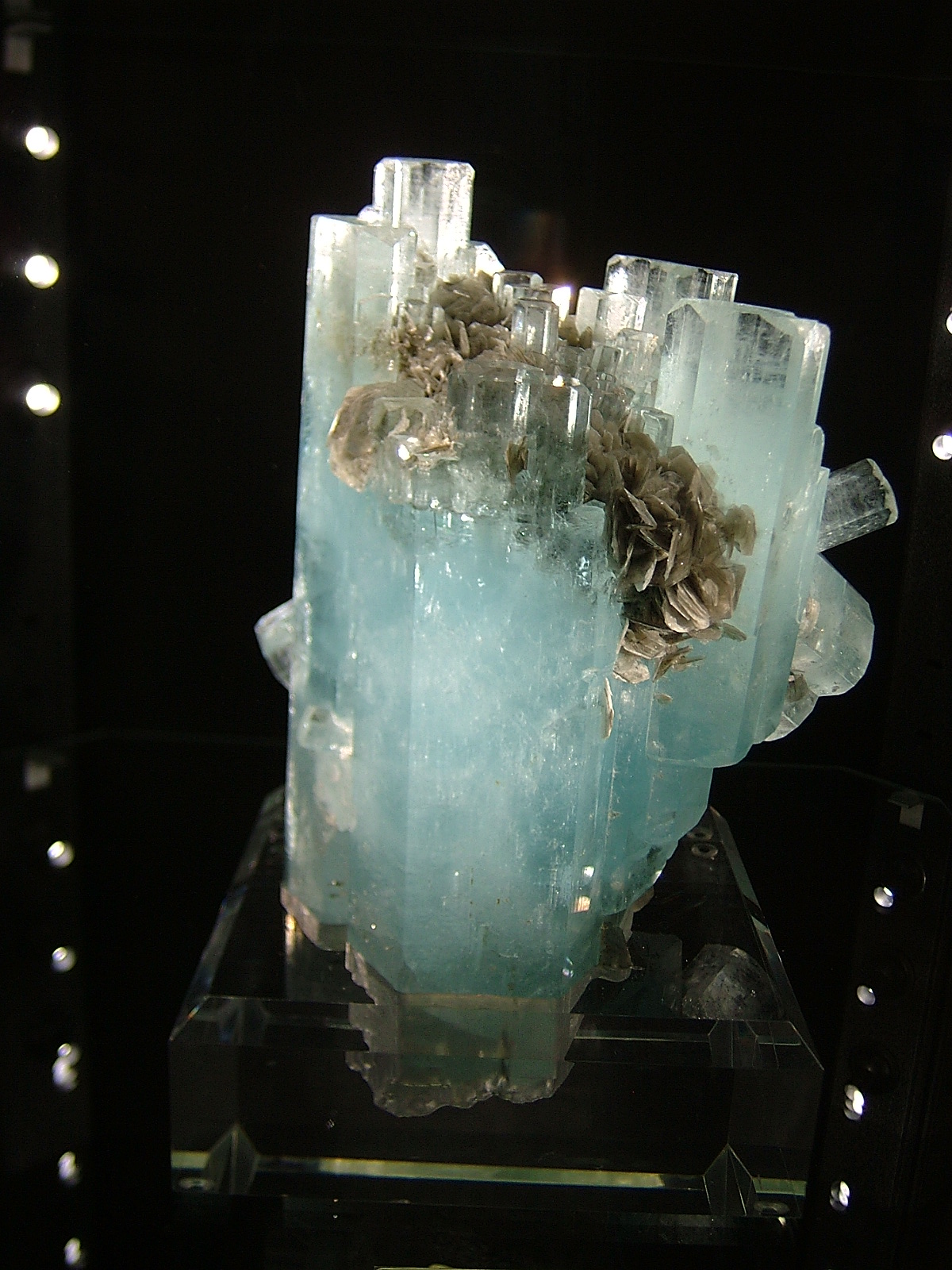 Arizona Geology: The Vug releases Tucson Gem & Mineral Show photos