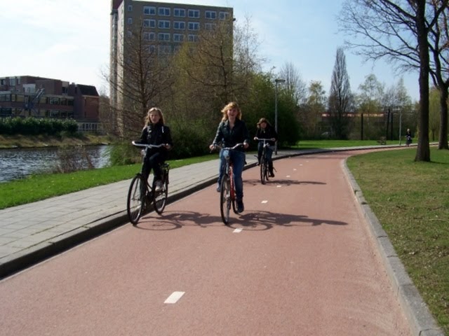 A view from the cycle path: Just how safe are Dutch cyclists and Dutch ...