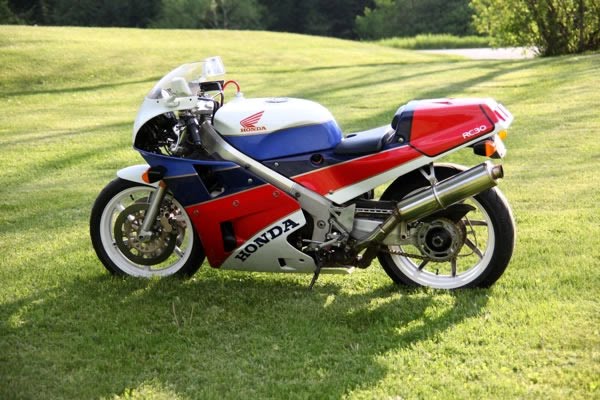 VISUAL GRATIFICATION: Legends: HONDA RC30 - The Making
