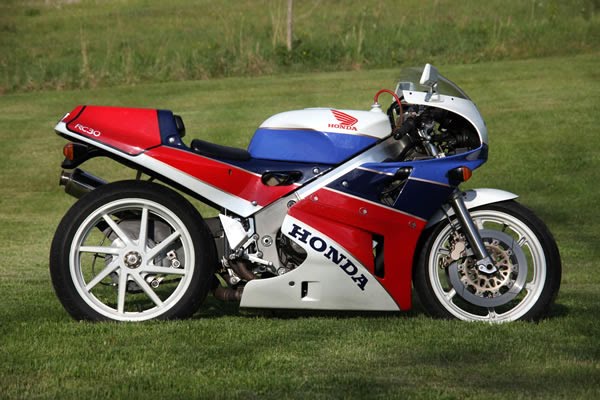 VISUAL GRATIFICATION: Legends: HONDA RC30 - The Making