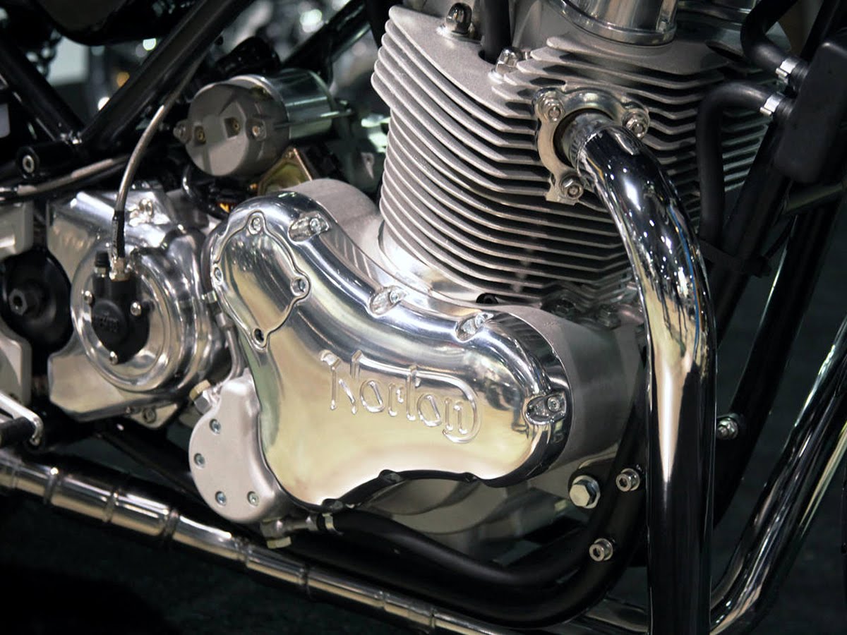 VISUAL GRATIFICATION: Visual Gratification - NORTON Commando 961