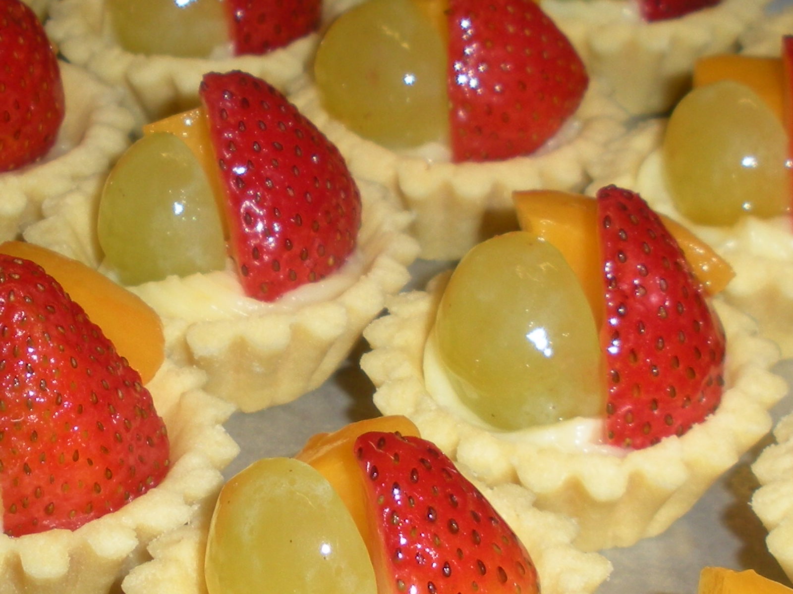 Liya Delight: fruit tartlet