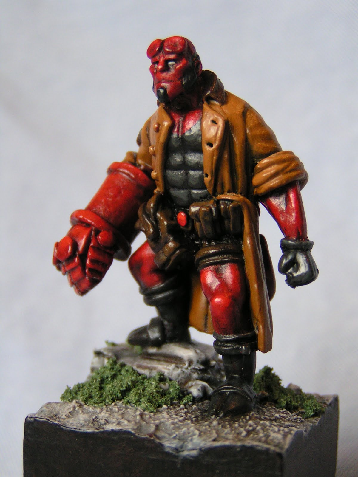 Dampf's modelling page: HELLBOY - On-line painting article part seven