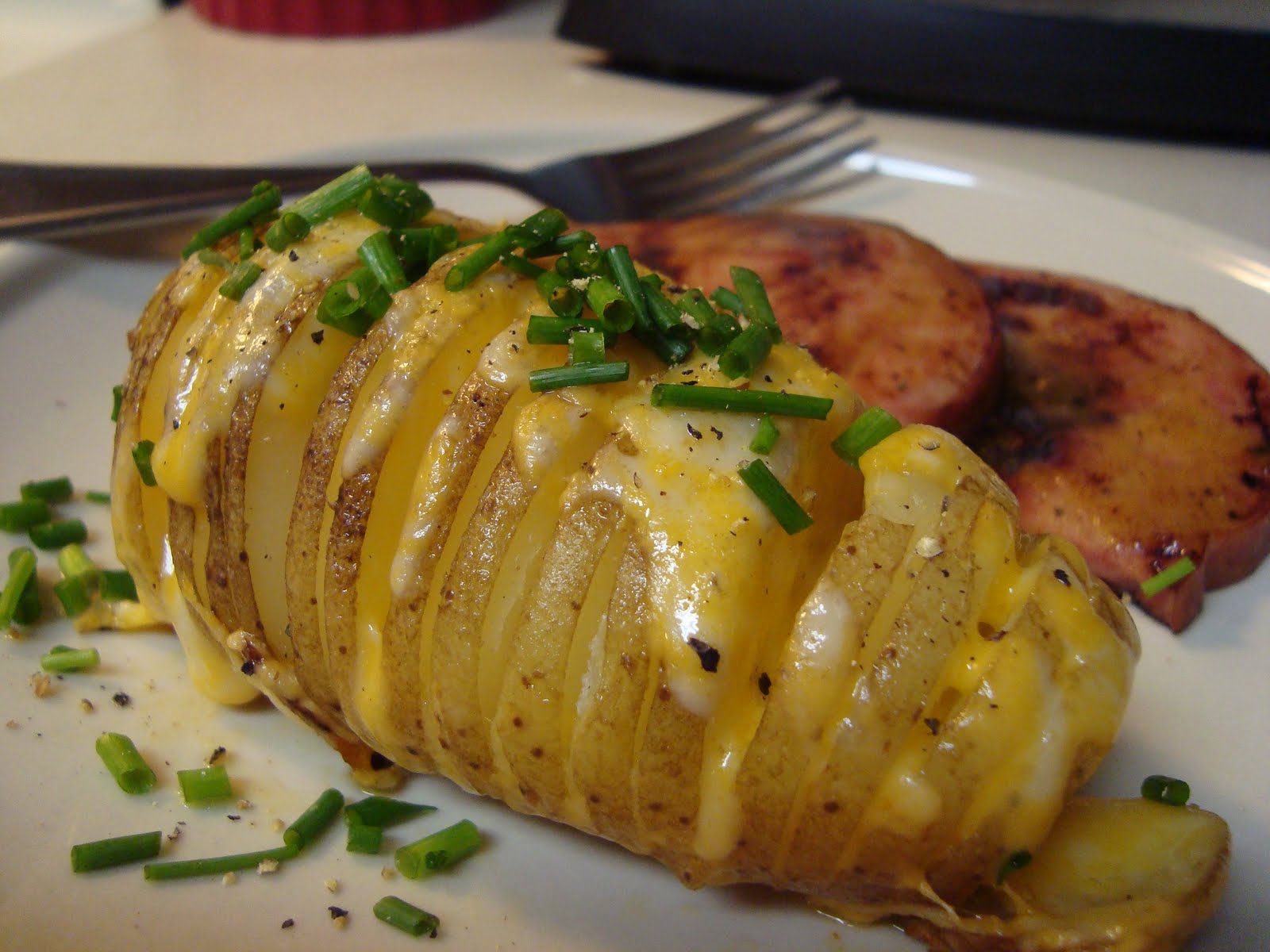 EAt iT uP: Cheesy Fan Potatoes