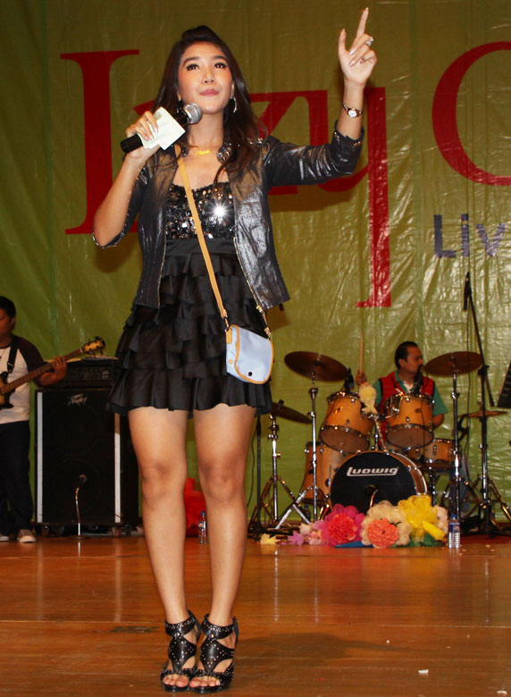 Myanmar Singer, Thazin Perform for Lazy Club Live Concert in Korea ...