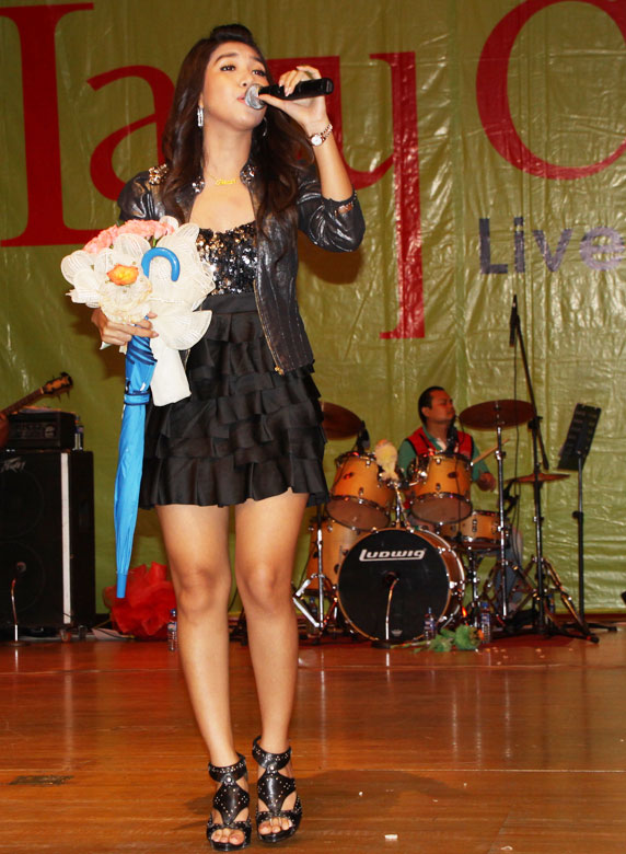 Myanmar Singer, Thazin Perform for Lazy Club Live Concert in Korea ...