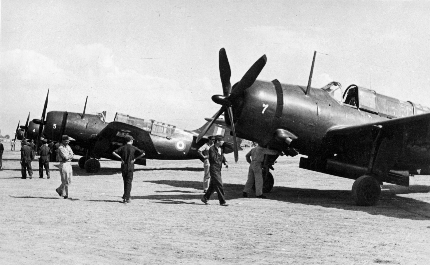 ντοκουμεντα ιστοριας: Αεροπλανα HELLDIVER στο αεροδρομιο της Καστοριας ...