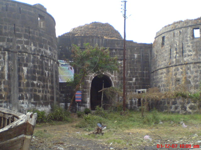 Arnala Fort | The journey of a thousand miles begins with one step