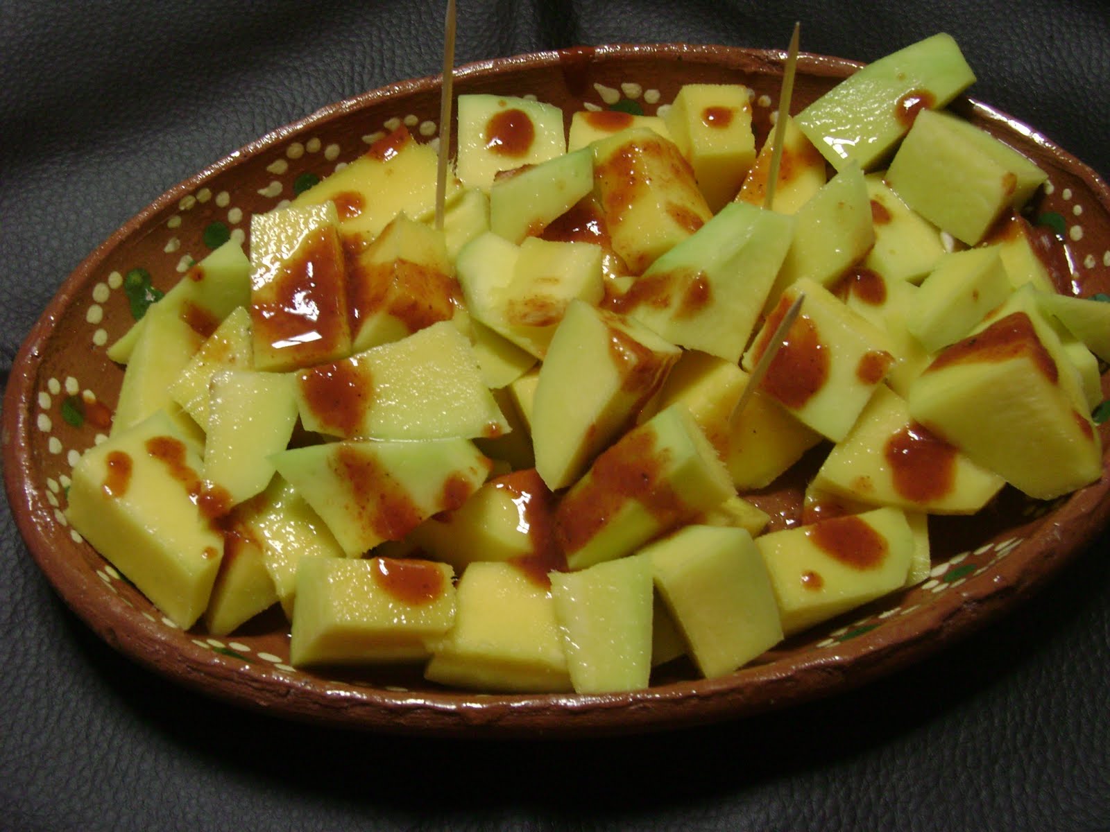 How to Peel & Slice a Mango - La Cocina de Leslie