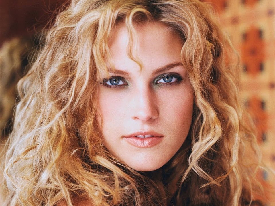 Interactive Magazine: Ali Larter