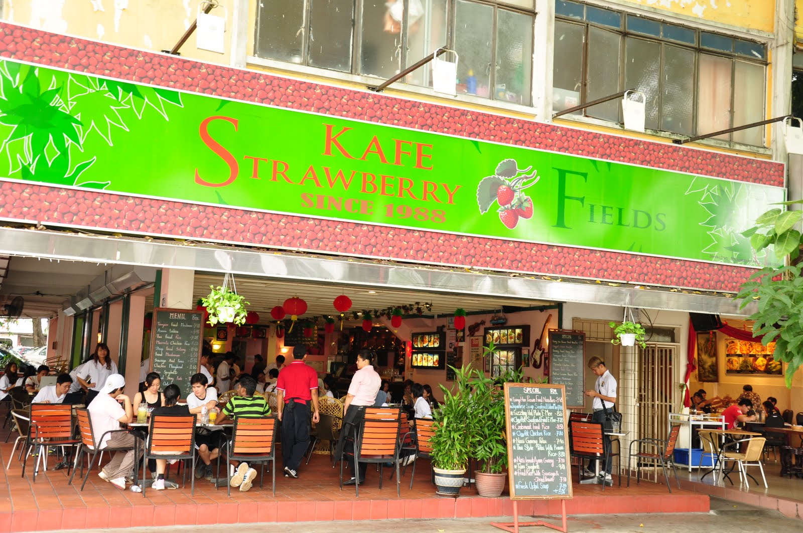 In the Present Climate: Maxis Om Nom Nom Race- Kafe Strawberry Fields