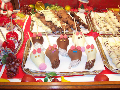 Glühwein (a.k.a. Gluhwein, Gluvine or Hot Mulled Spiced Wine)