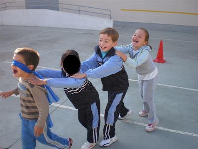 PES CEIP ALCES: JUGAMOS CON LOS SENTIDOS: "LOS DRAGONES CIEGOS DE 1º"