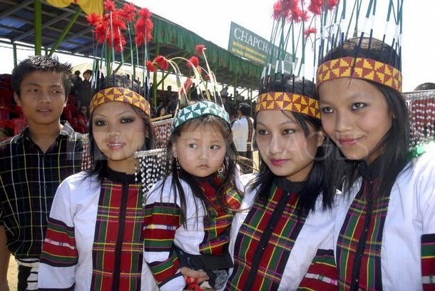 BOMBIEL MEDIA: Mizo Dance Leaves President Pratibha Patil Mesmerised