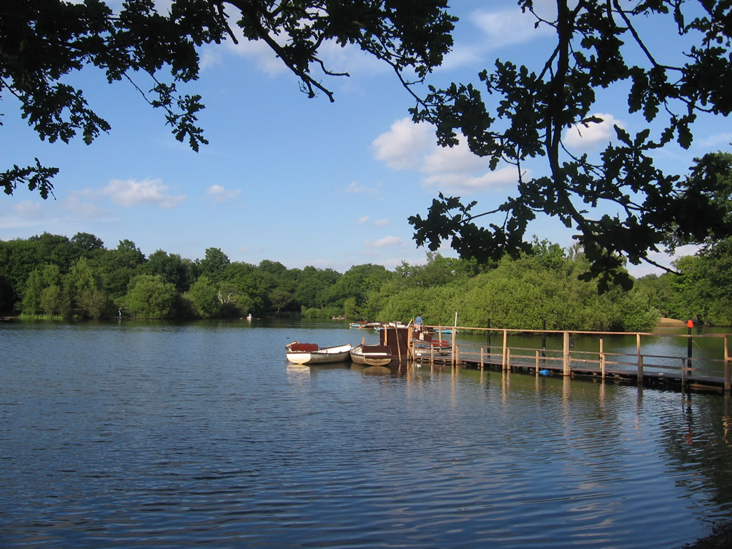 Boating at Hollow Pond in Snaresbrook (Leytonstone) - The Globe Trotter