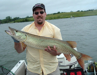 Fishing Knots: 43" Muskie Three Mile Lake, Iowa