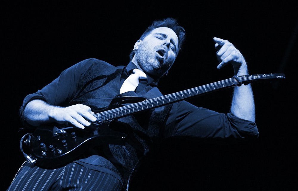 Magna Carta Recent News: Dave Martone pics on tour with Joe Satriani