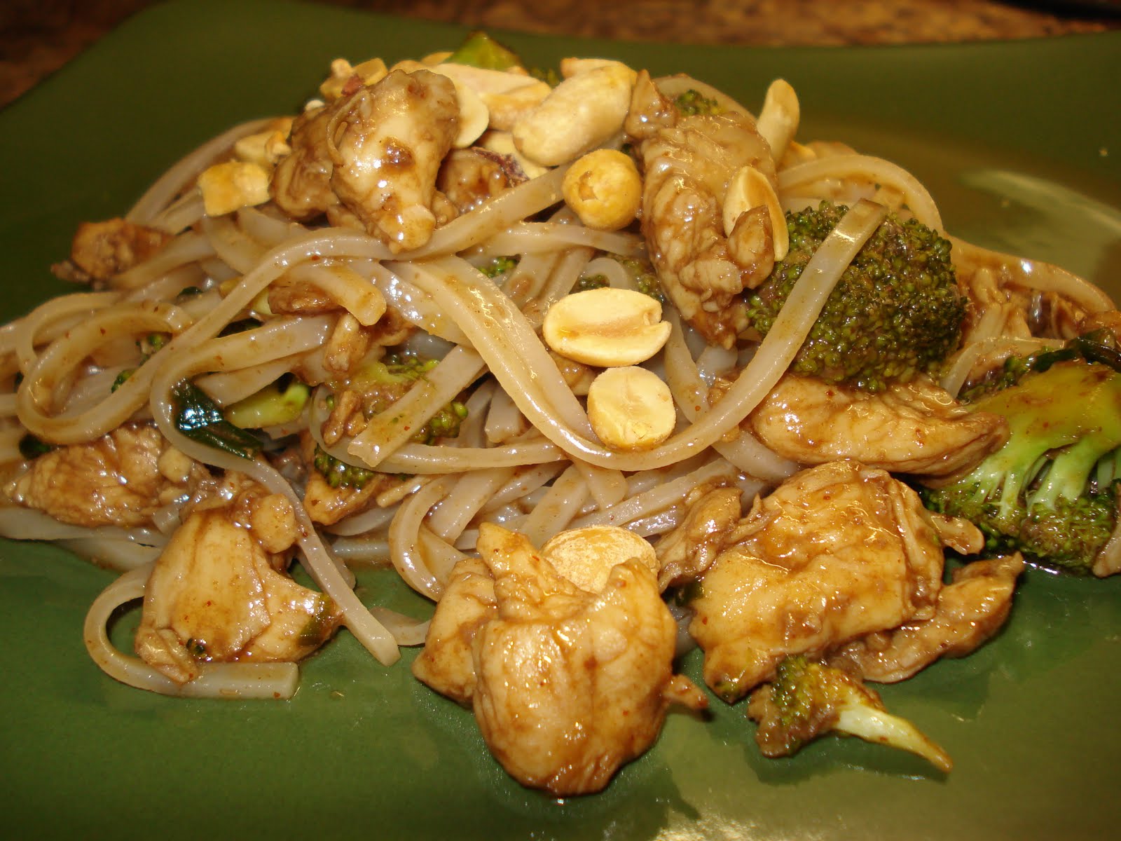 RECIPEAHOLIC: Stir-Fried Chicken and Rice Noodles