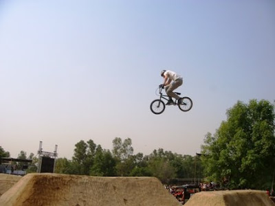 Sport Bike In Future: flying space bike