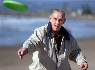 Murió a los 90 años el inventor del "frisbee" - TECLAZO