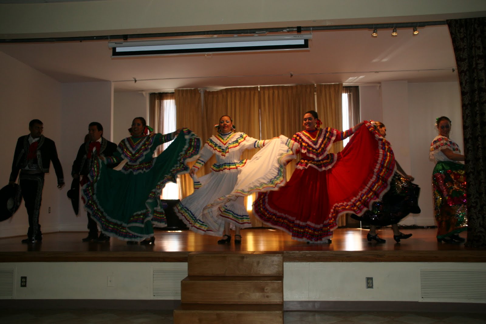 "BALLET FOLKLORICO CEM ANAHUAC"