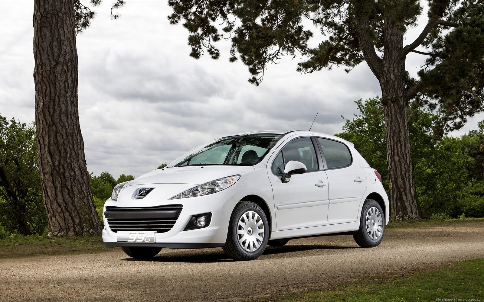 Free Image Banks: Autos en la carretera (7 imágenes de lujo)